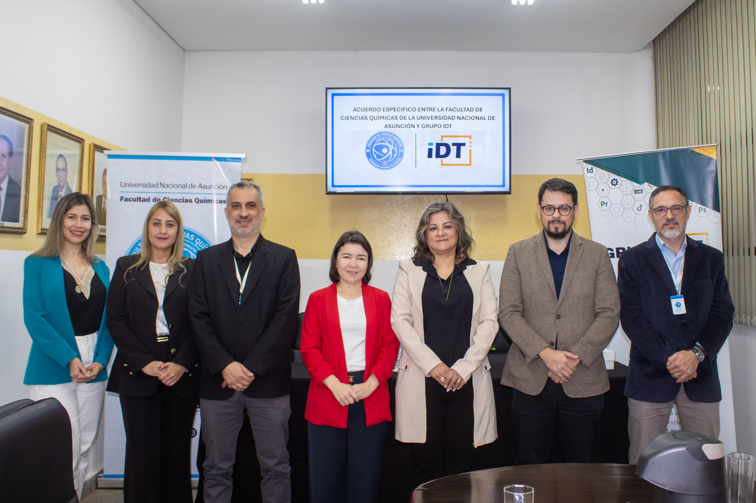 Grupo IDT y Facultad de Ciencias Químicas de la UNA fortalecen el vínculo educativo Instituto de ...